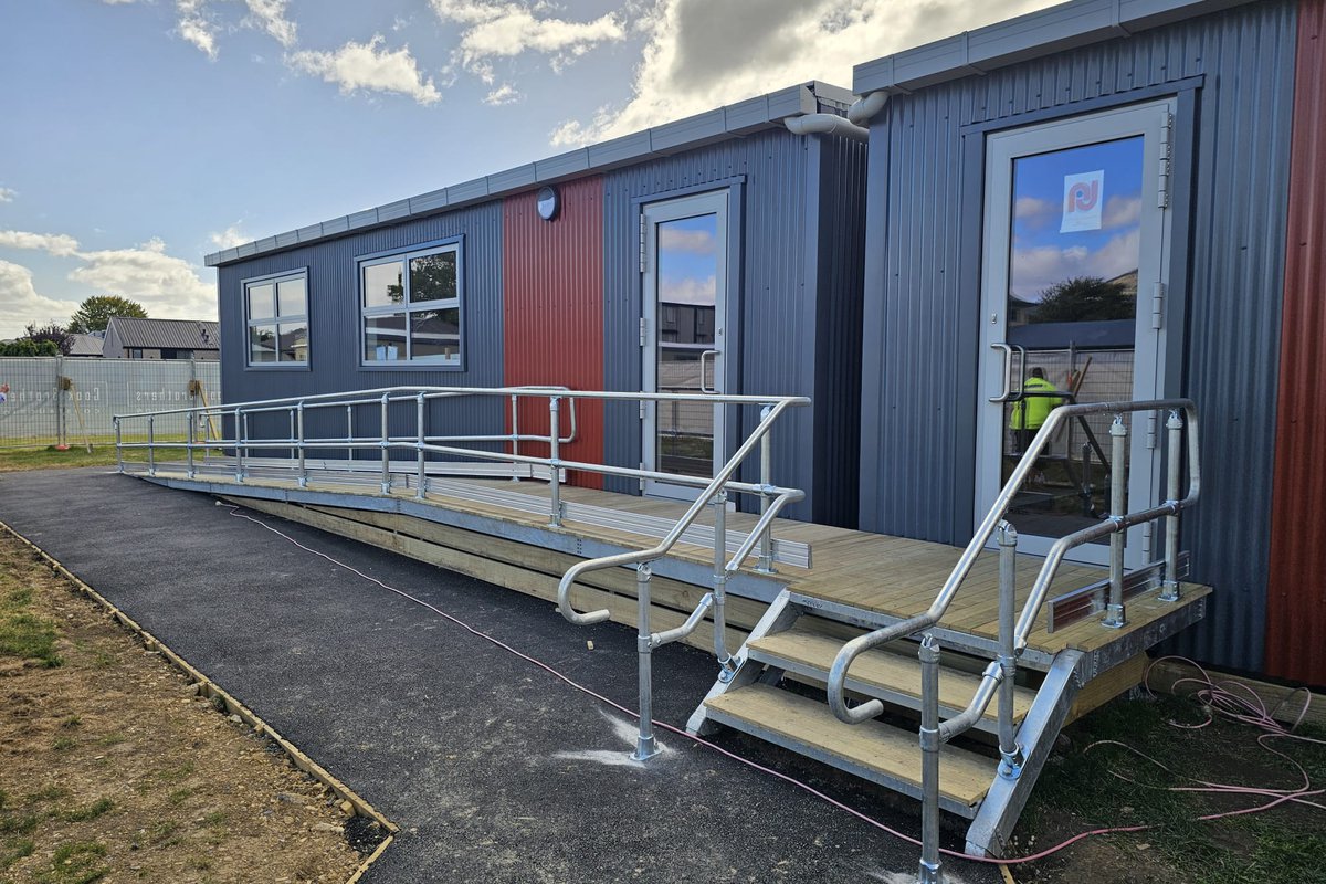 Meet Nikki Fox - Teulo